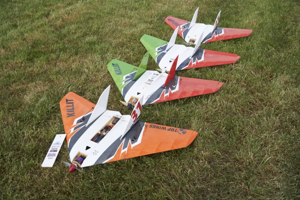 Very fast and agile RC delta wing, 300 kph